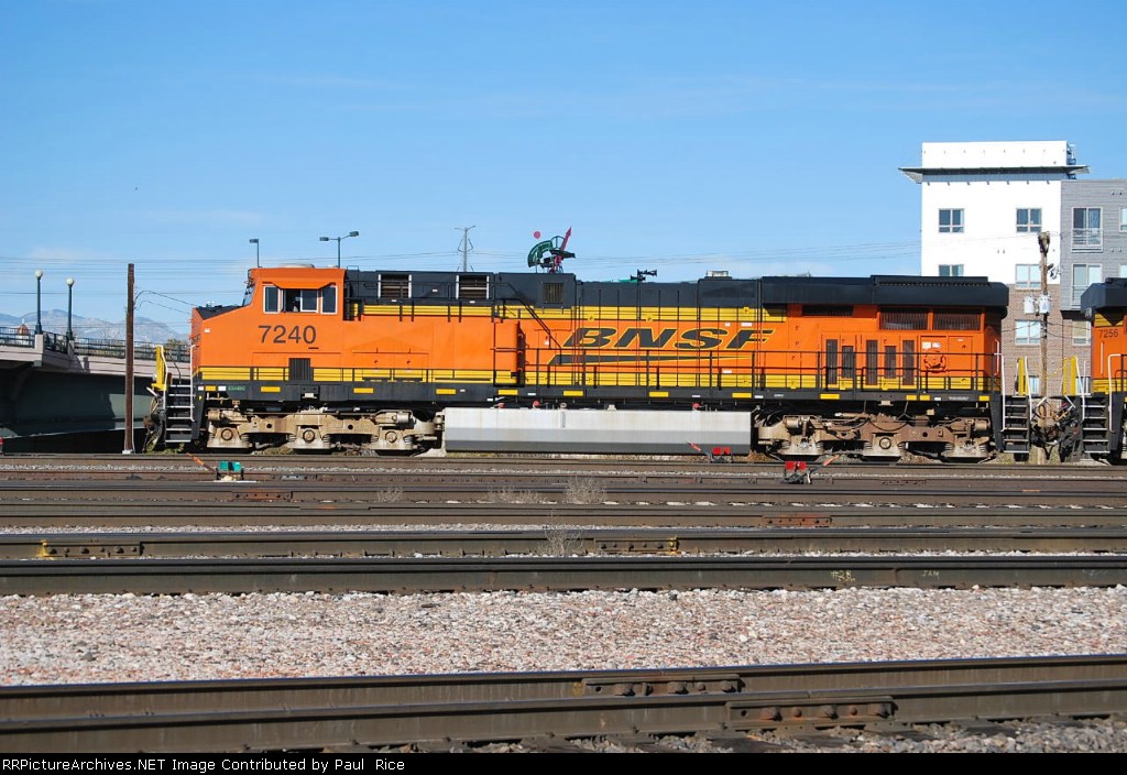 BNSF 7240